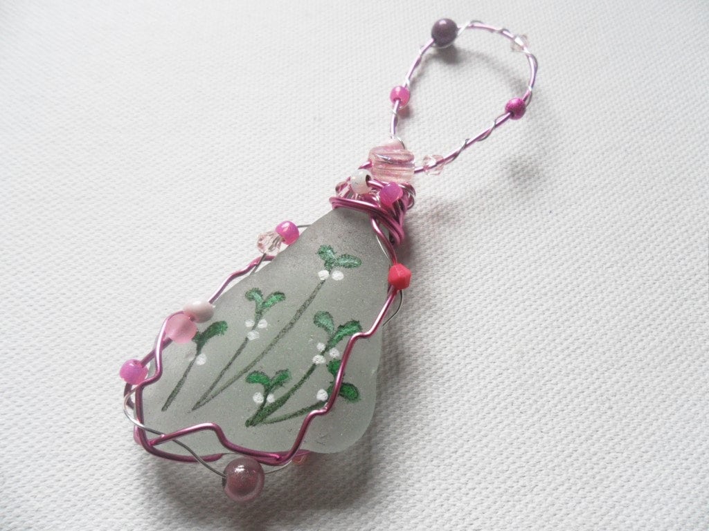 Mistletoe - Hand Painted and Beaded Sea Glass Christmas Tree Decoration ...