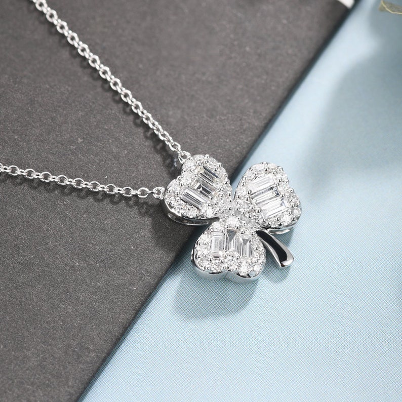 Diamond Shamrock Pendant Necklace in Solid 18K Gold/lucky | Etsy