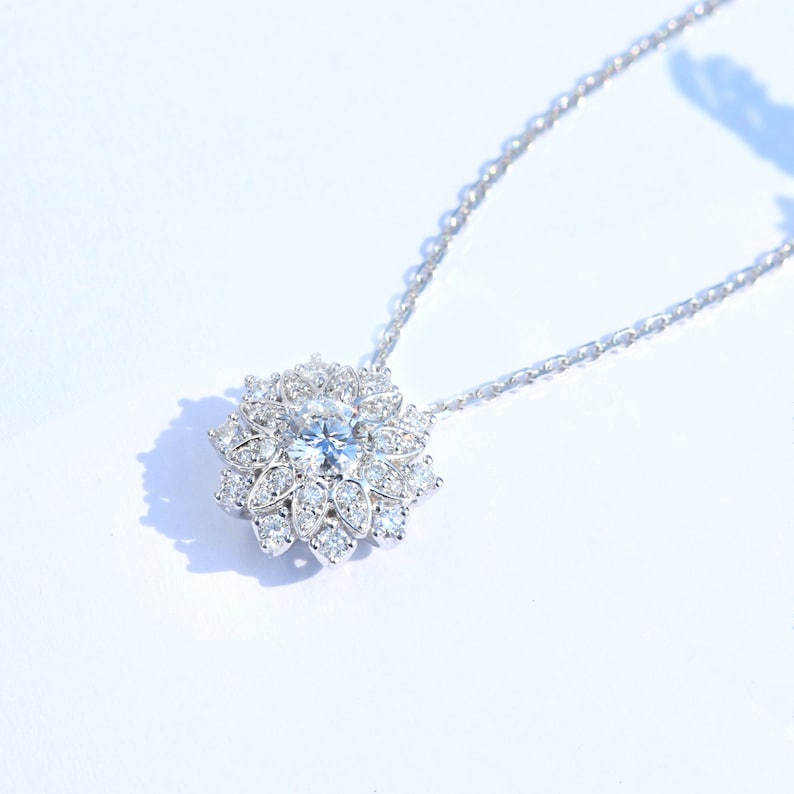 Diamond Flower Pendant Necklace in Solid 18k Gold/Snowflake | Etsy
