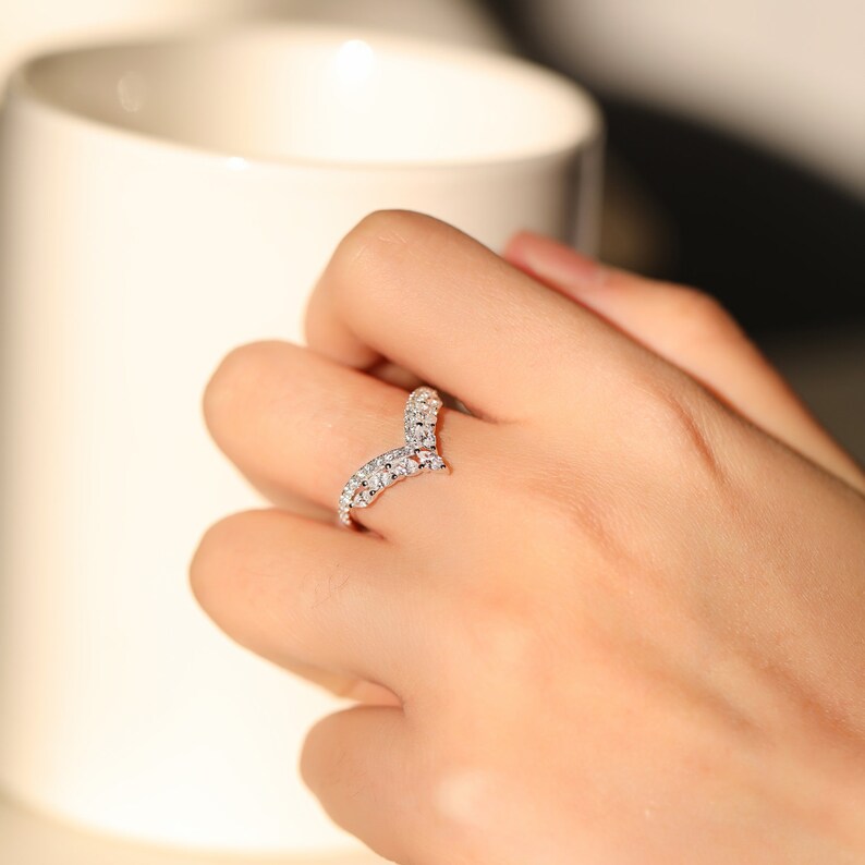 Diamond Contour Wedding Ring in Solid 18K Gold/v Shape Ring - Etsy