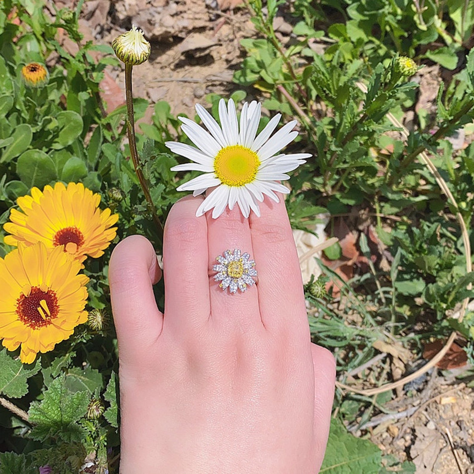 Diamond Daisy Ring in Solid 18k Gold / Yellow Diamond Flower - Etsy