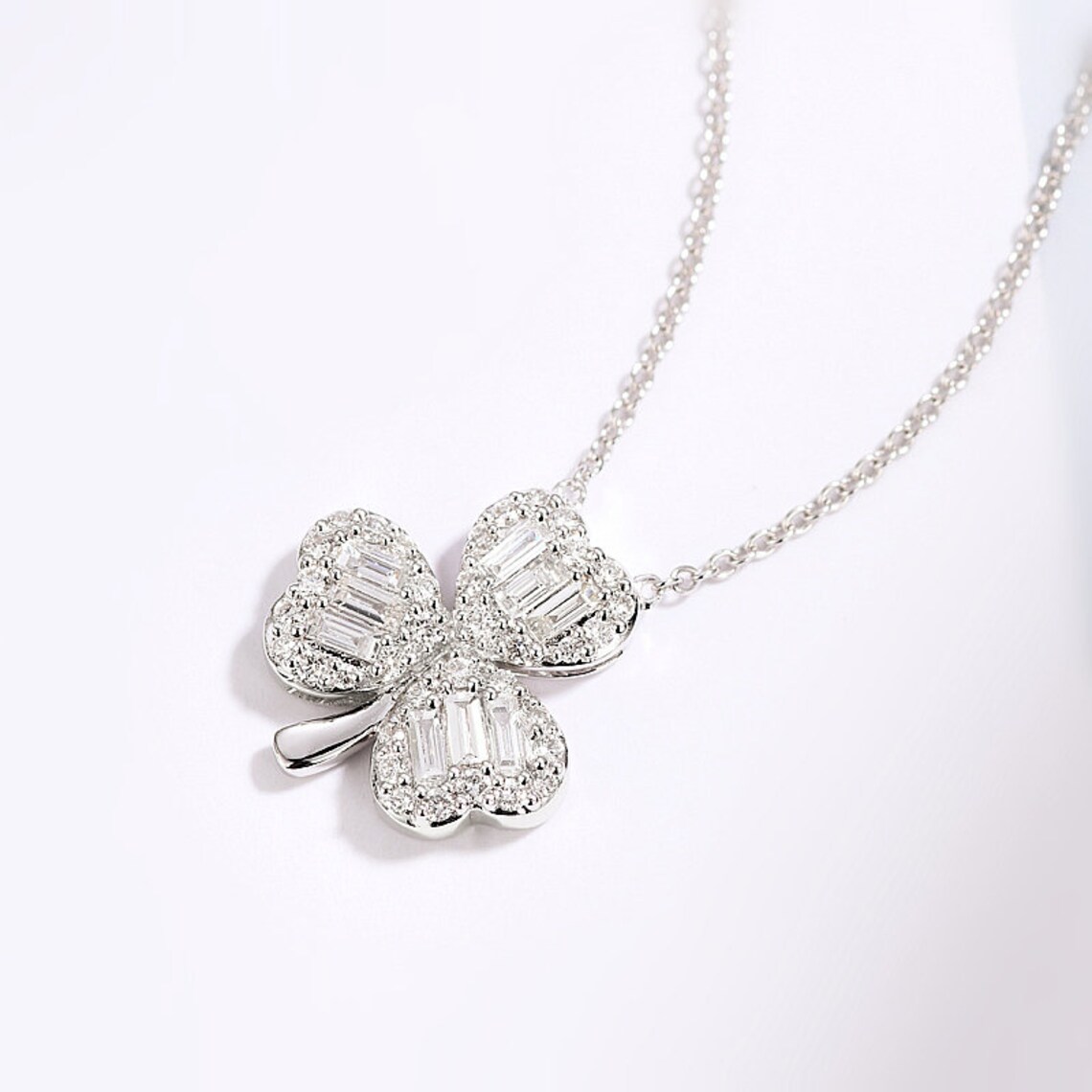 Diamond Shamrock Pendant Necklace in Solid 18K Gold/lucky - Etsy