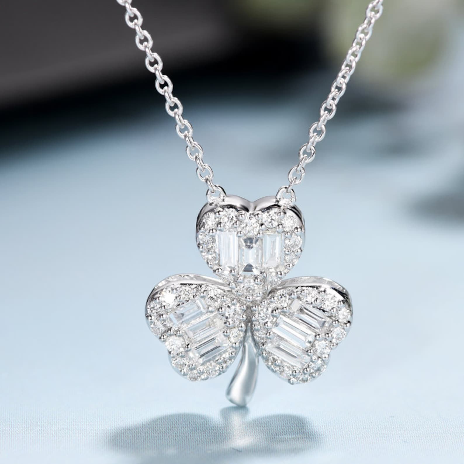Diamond Shamrock Pendant Necklace in Solid 18K Gold/lucky | Etsy