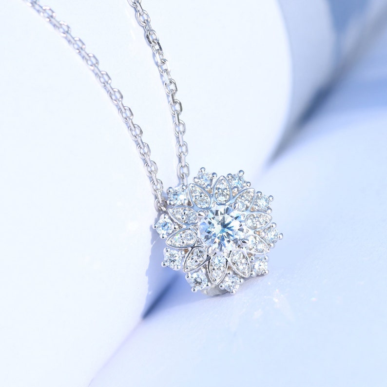 Diamond Flower Pendant Necklace in Solid 18k Gold/Snowflake | Etsy