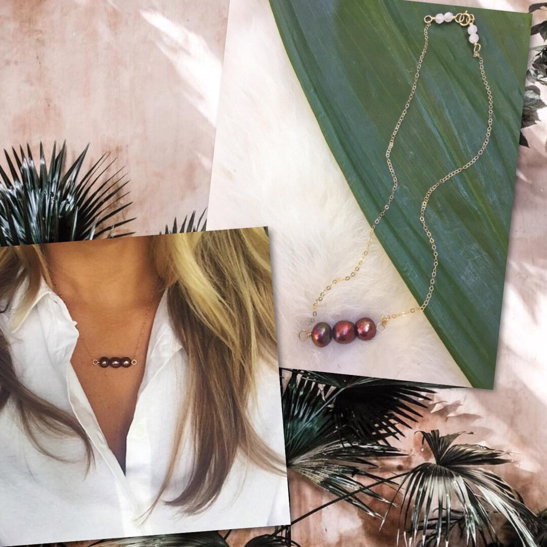 3 Pearl Décolletage Necklace - Etsy