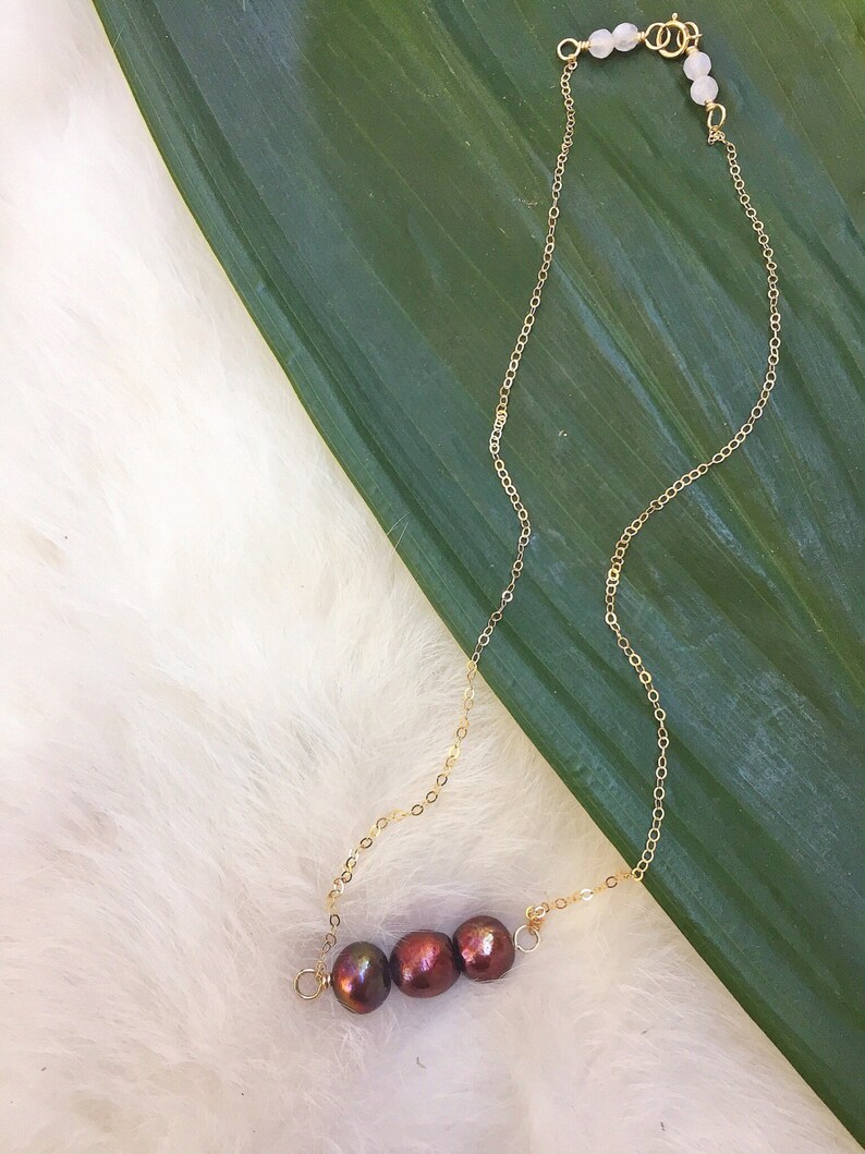 3 Pearl Décolletage Necklace - Etsy