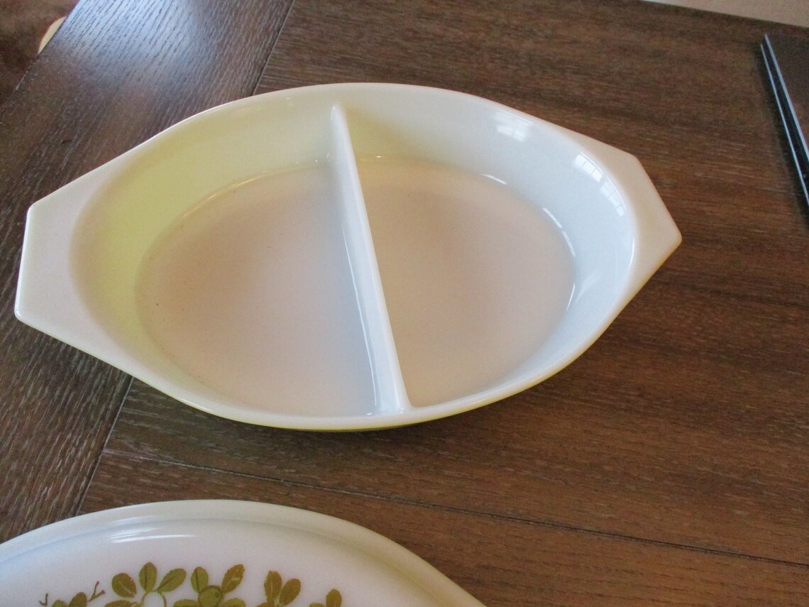 Pyrex VERDE Green DIVIDED Oval Dish With LID 1.5 Quart | Etsy