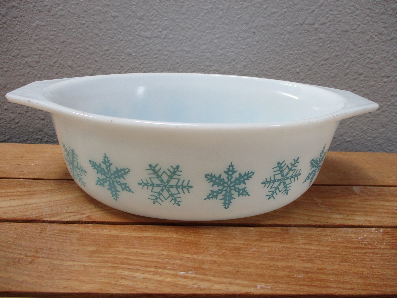 Vintage Pyrex 043 Oval Turquoise SNOWFLAKE on White Casserole | Etsy