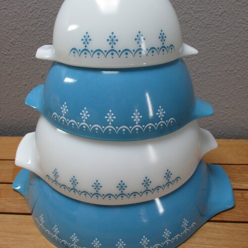 Vintage 1976 Pyrex Blue Homestead Pattern Cinderella Mixing - Etsy