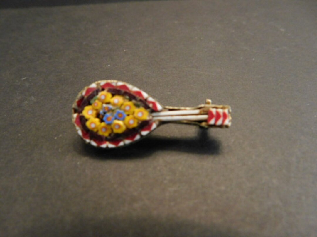 Adorable Mandolin Brooch/pin Jewelry - Gold Tone Metal With Embedded ...