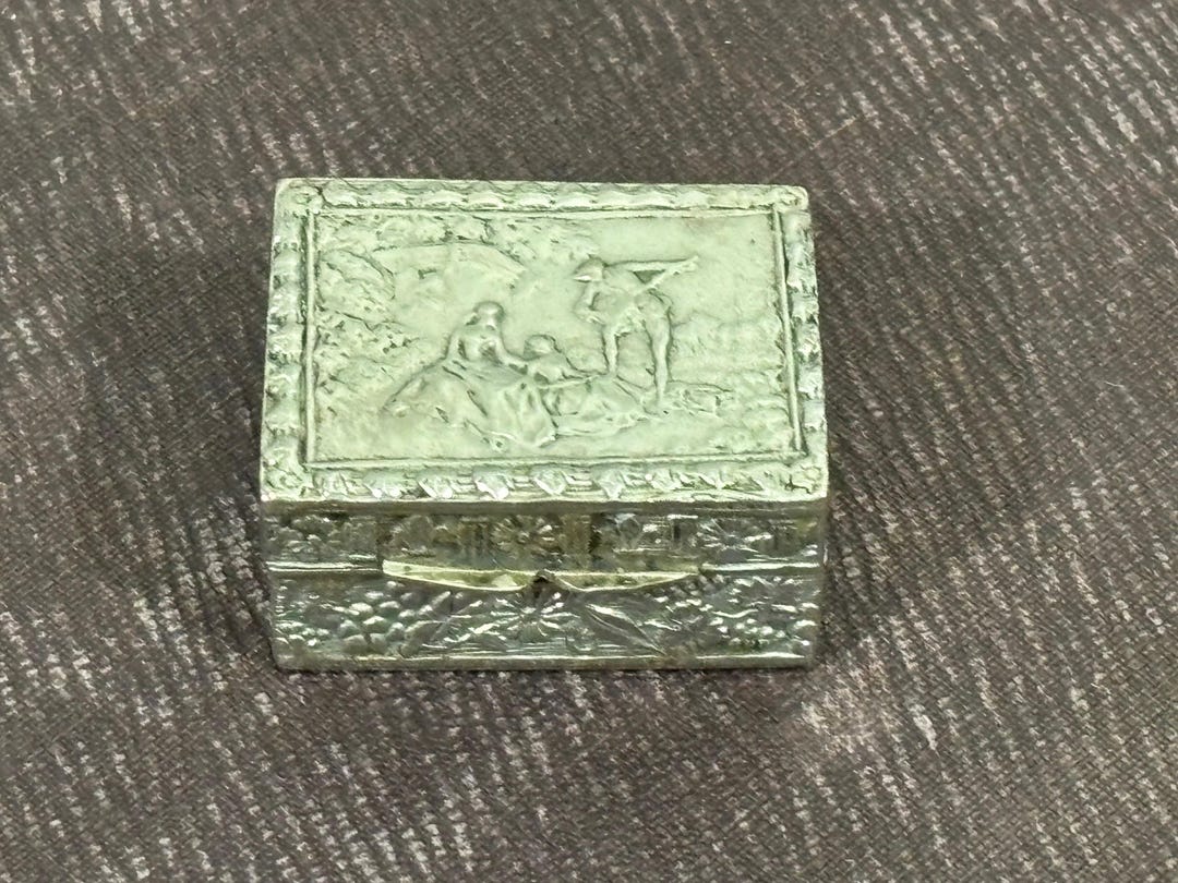 Embossed Silver Pillbox or Snuff Box, Made in Italy - Etsy