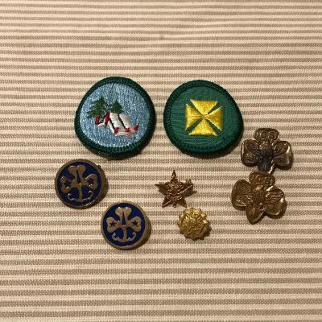 Vintage Girl Scout Badges, Membership Pins, World Association Pins and ...