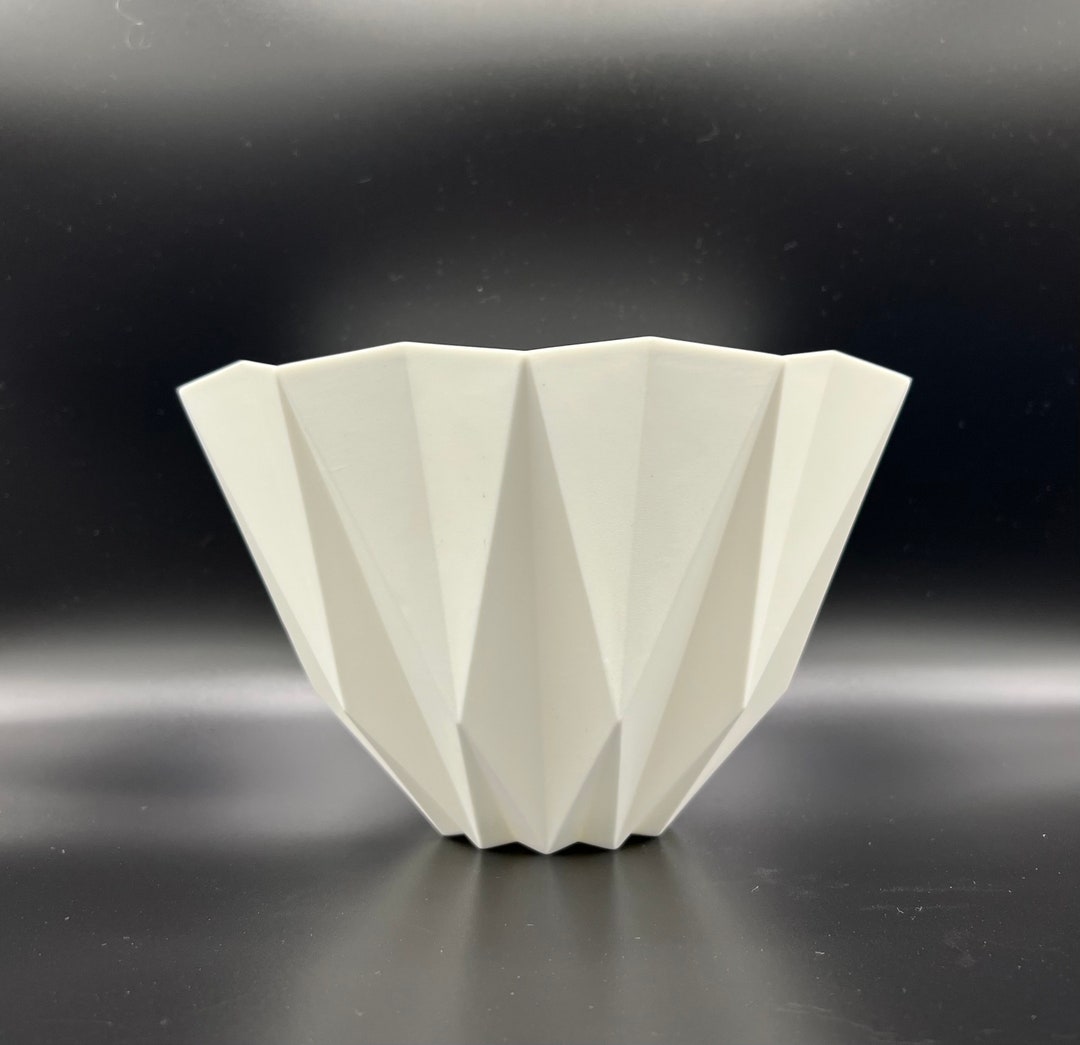 Georg Jensen ,, Supernova Octagon " Bowl . Designer: Rebecca Uth, Op ...