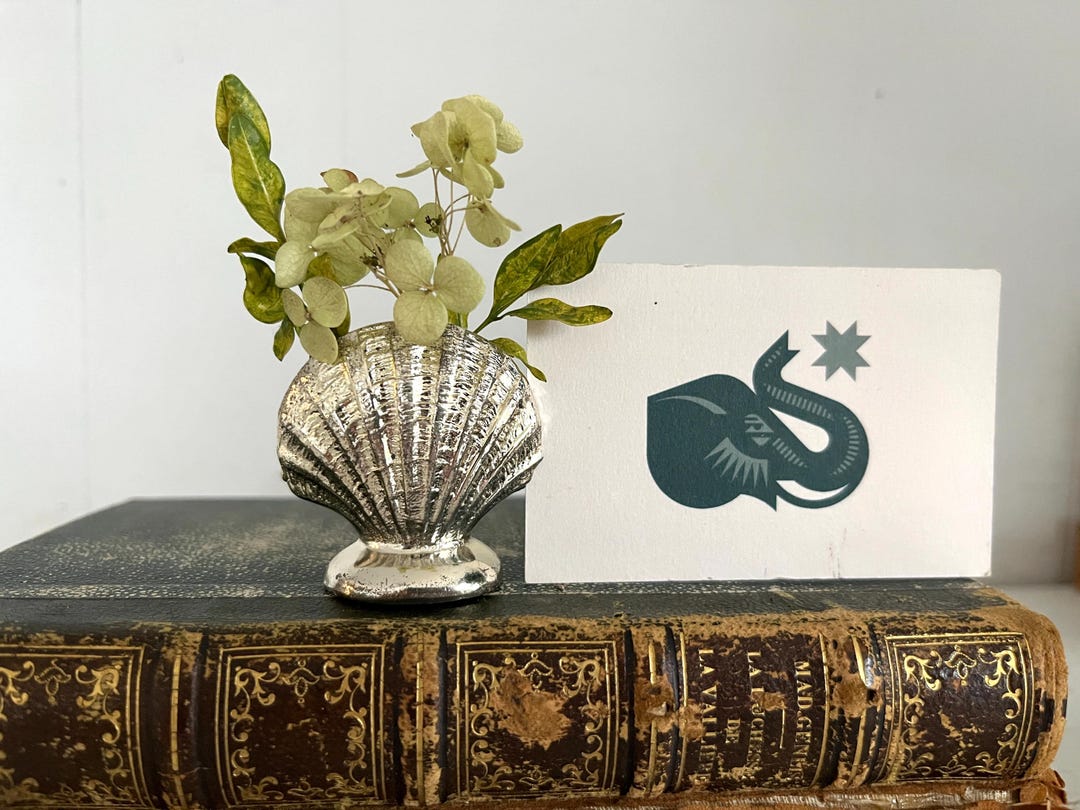 RARE Vintage Clam Shell Place Card and Cigarette Holder, Made in Japan ...