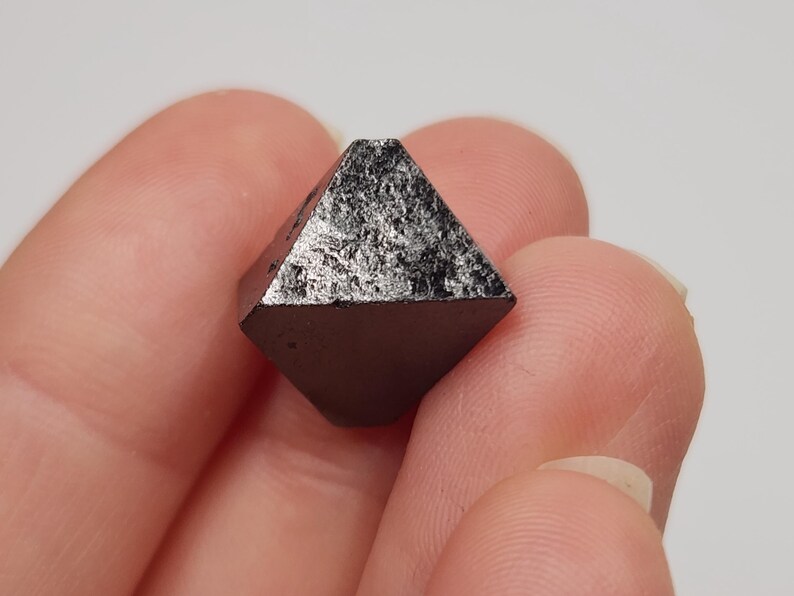 Natural Magnetite Crystal, 5.4gram, Pakistan: Geometric Octohedron ...