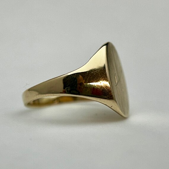 Antique signet ring engraved with the initial "S" - Gem