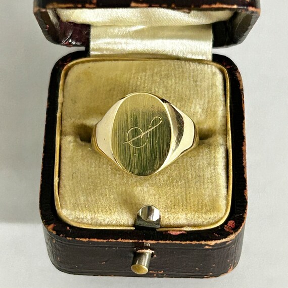 Antique signet ring engraved with the initial "S" - Gem