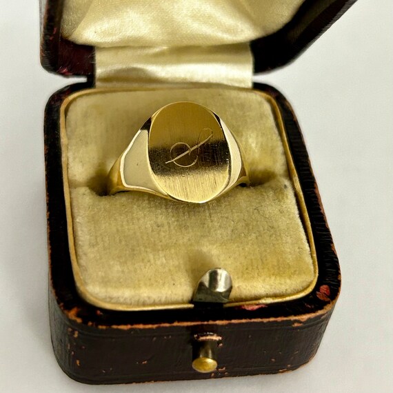 Antique signet ring engraved with the initial "S" - Gem