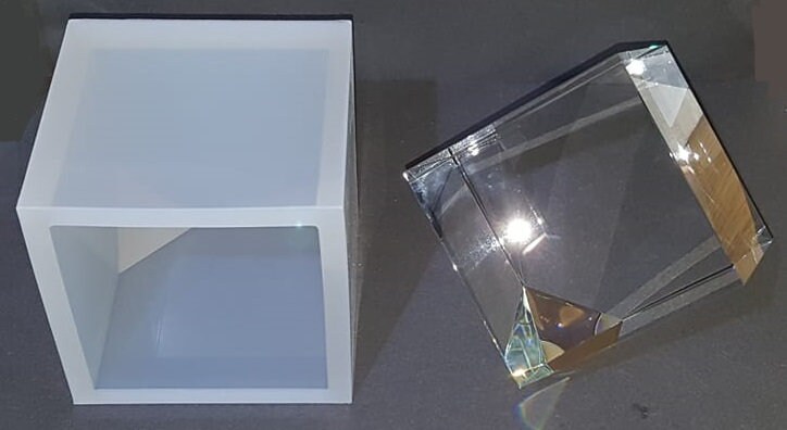 Square Corner Standing Cube 10cm X 10cm Food & Heat Safe Silicone Mould ...