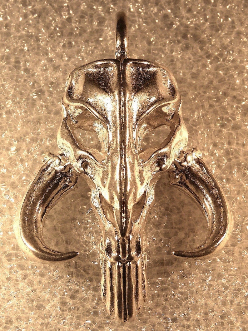 Mandalorian Mythosaur Skull Pendant Ships to the US and - Etsy UK