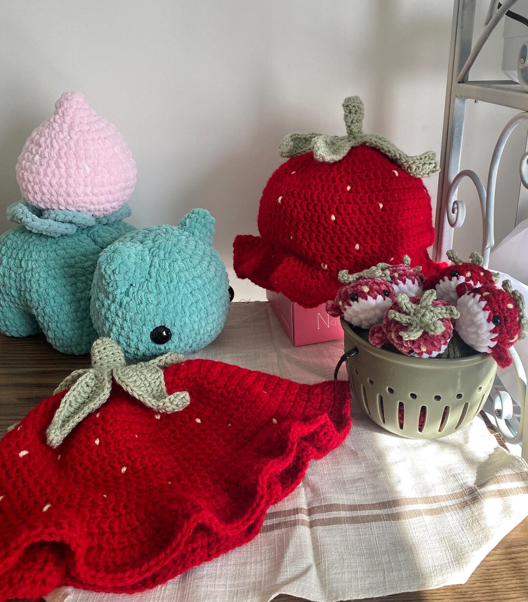 Strawberry Bulbasaur Amigurumi - Etsy