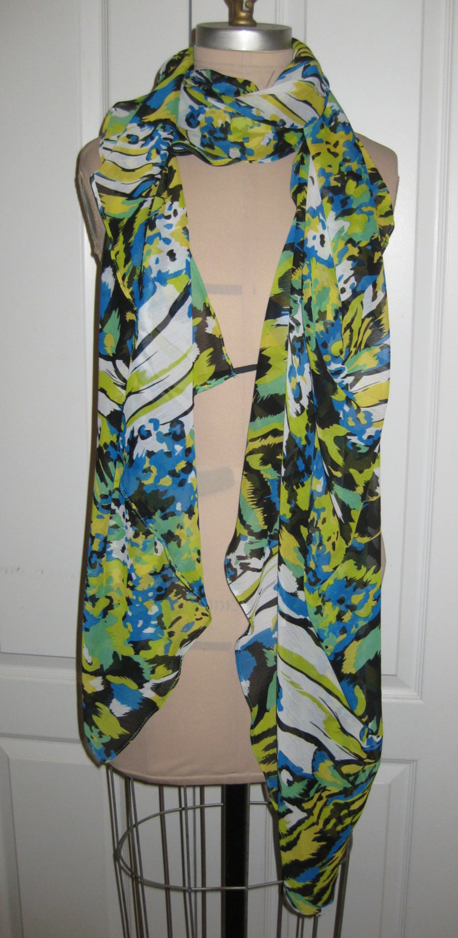Multi-functional Wrap That Can Be Worn 20 Different Ways, From Summer ...