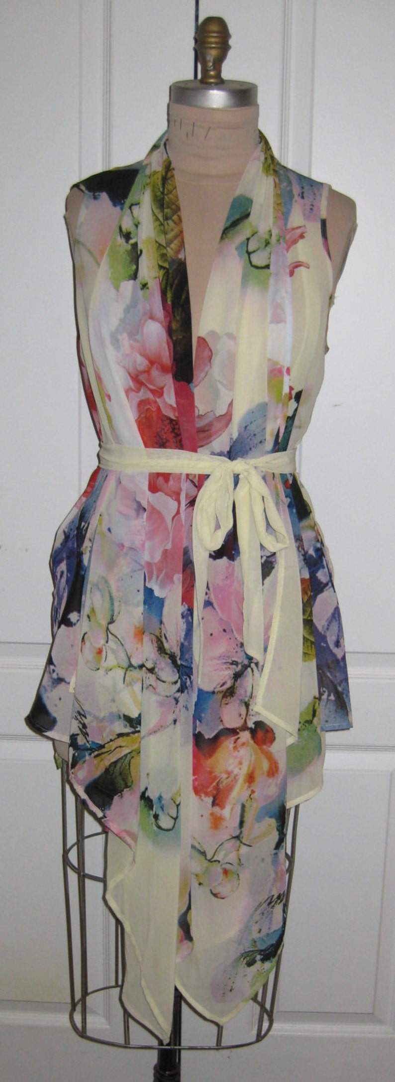 Multi-functional Wrap That Can Be Worn 20 Different Ways, From Summer ...