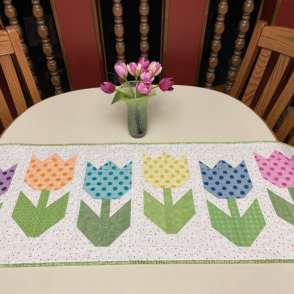 Tulip Table Runner - Etsy
