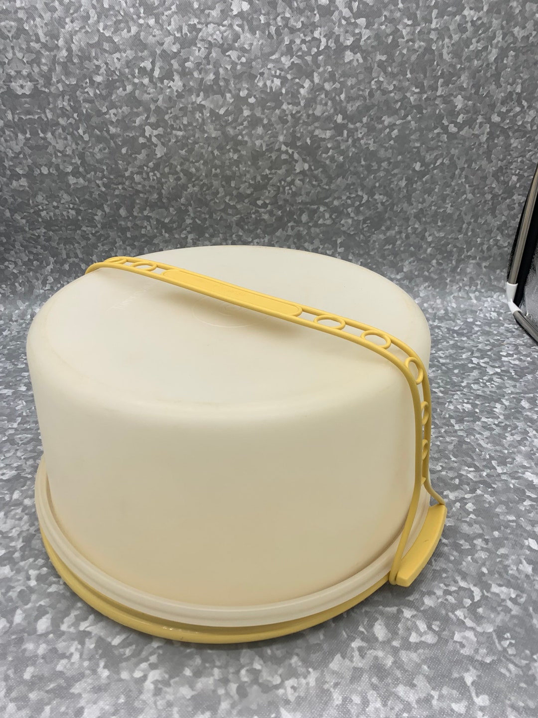Tupperware Cake Carrier Harvest Gold W/strap & Pie Racks - Etsy