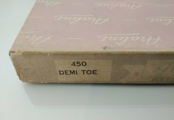 Lot Of 6 Pairs Fabulous Vintage RHT Nylon Stockings - Gem