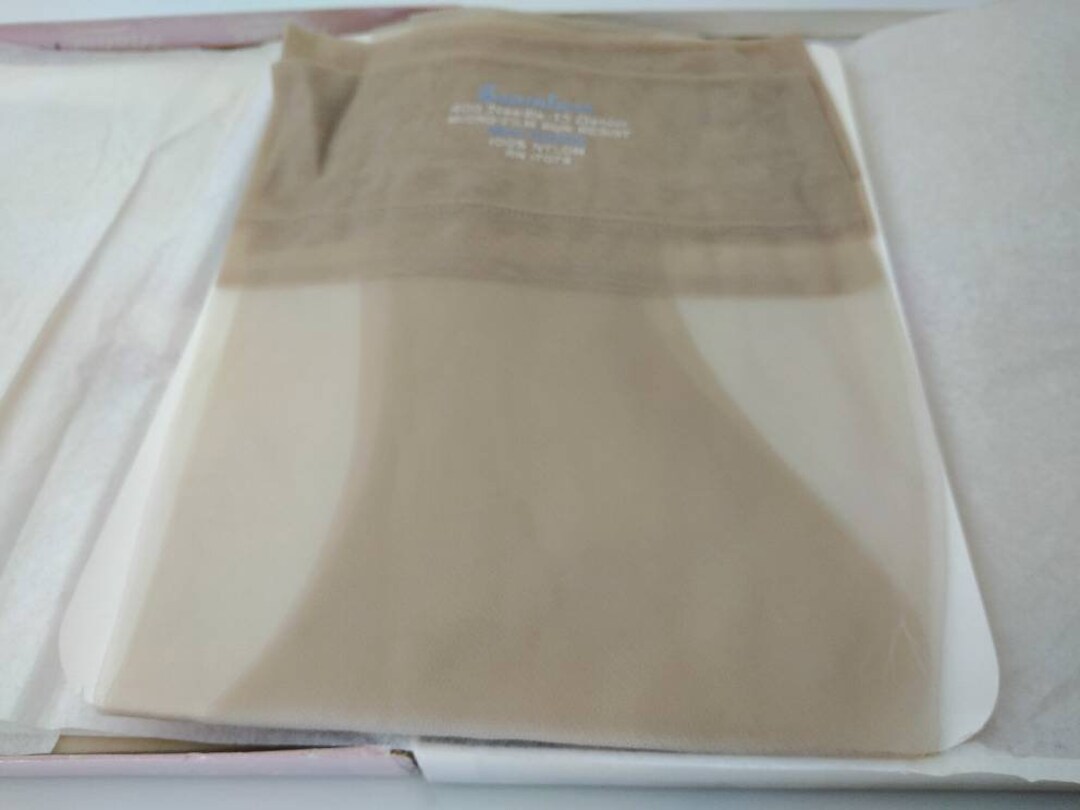 Lot of 6 Pairs Fabulous Vintage RHT Nylon Stockings - Etsy Sweden