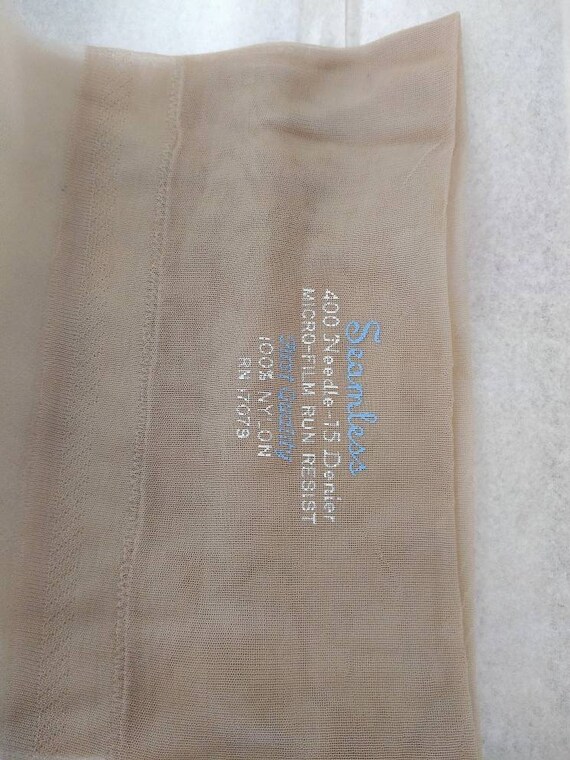 Lot Of 6 Pairs Fabulous Vintage RHT Nylon Stockings - Gem