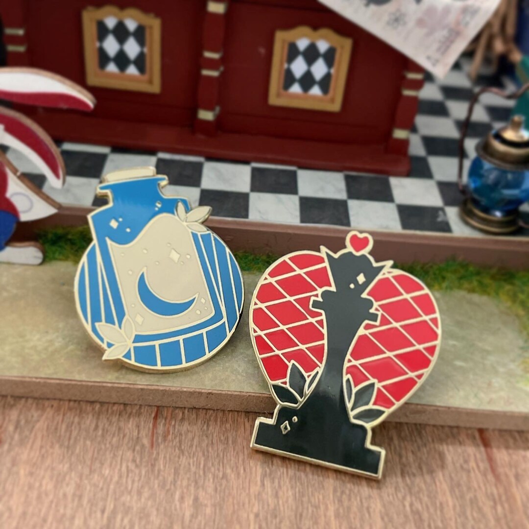 Queen of Hearts & Captured Moon Enamel Pins - Etsy