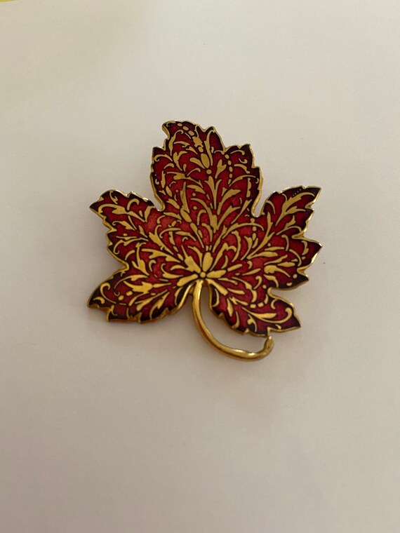 Vintage Pin signed MMA fall Leaf gold ,enameled - Gem