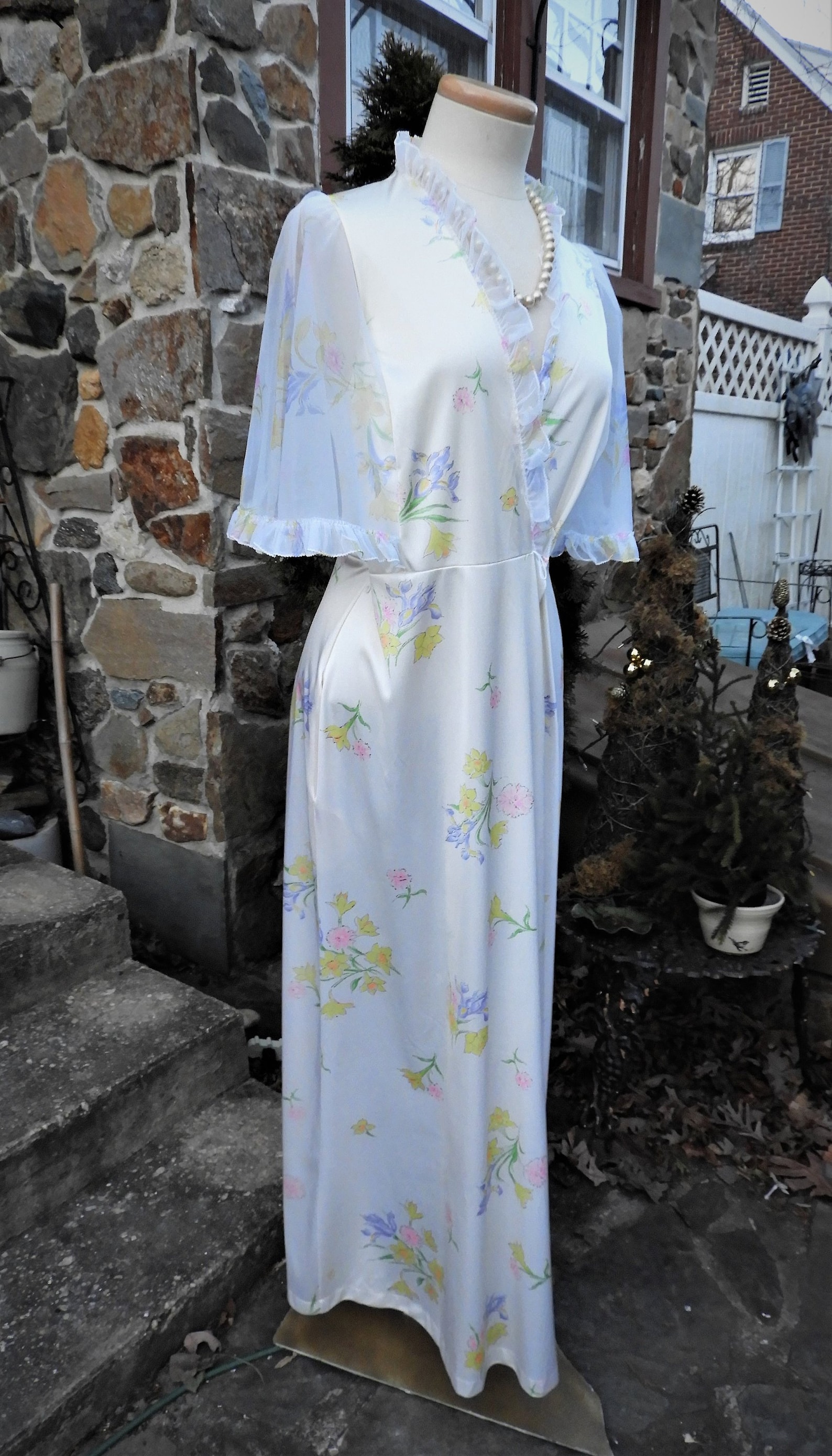 1970's White Robe Jolie Two Nylon Robe Spring Floral | Etsy
