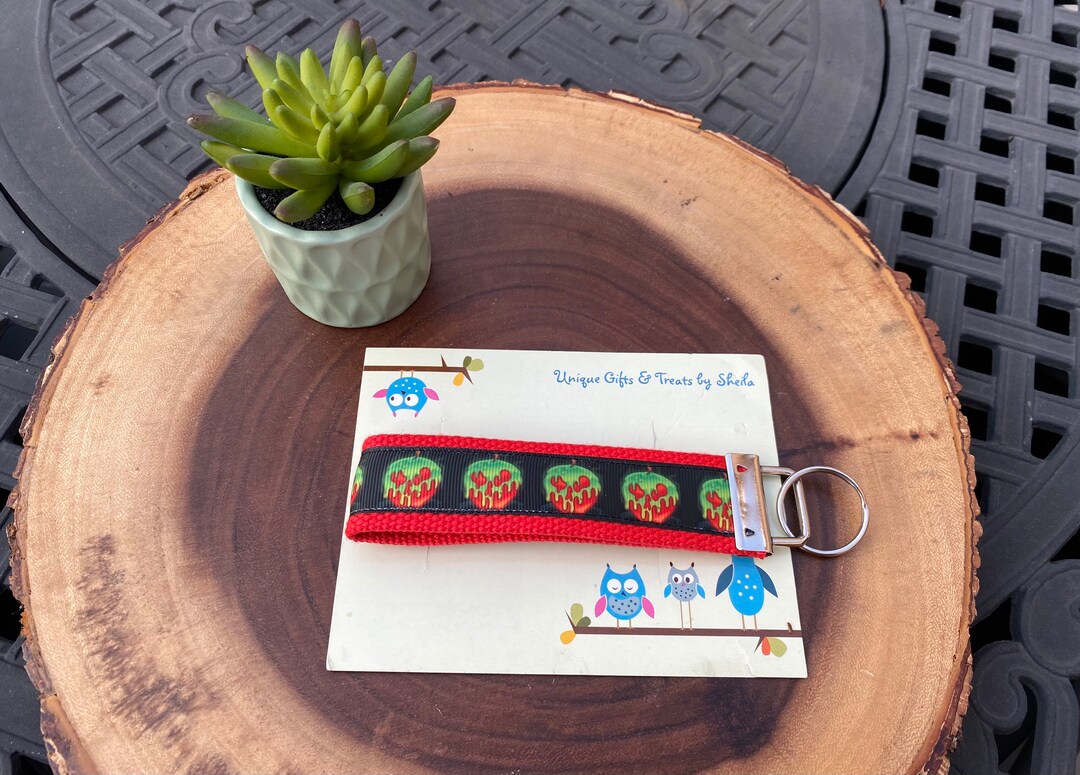 Snow White Poison Apple; Evil Queen Keychain; Key Fob - Etsy
