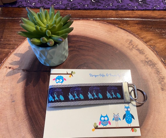 Disney Haunted Mansion Hitchhiking Ghosts Key Fob Keychain - Etsy