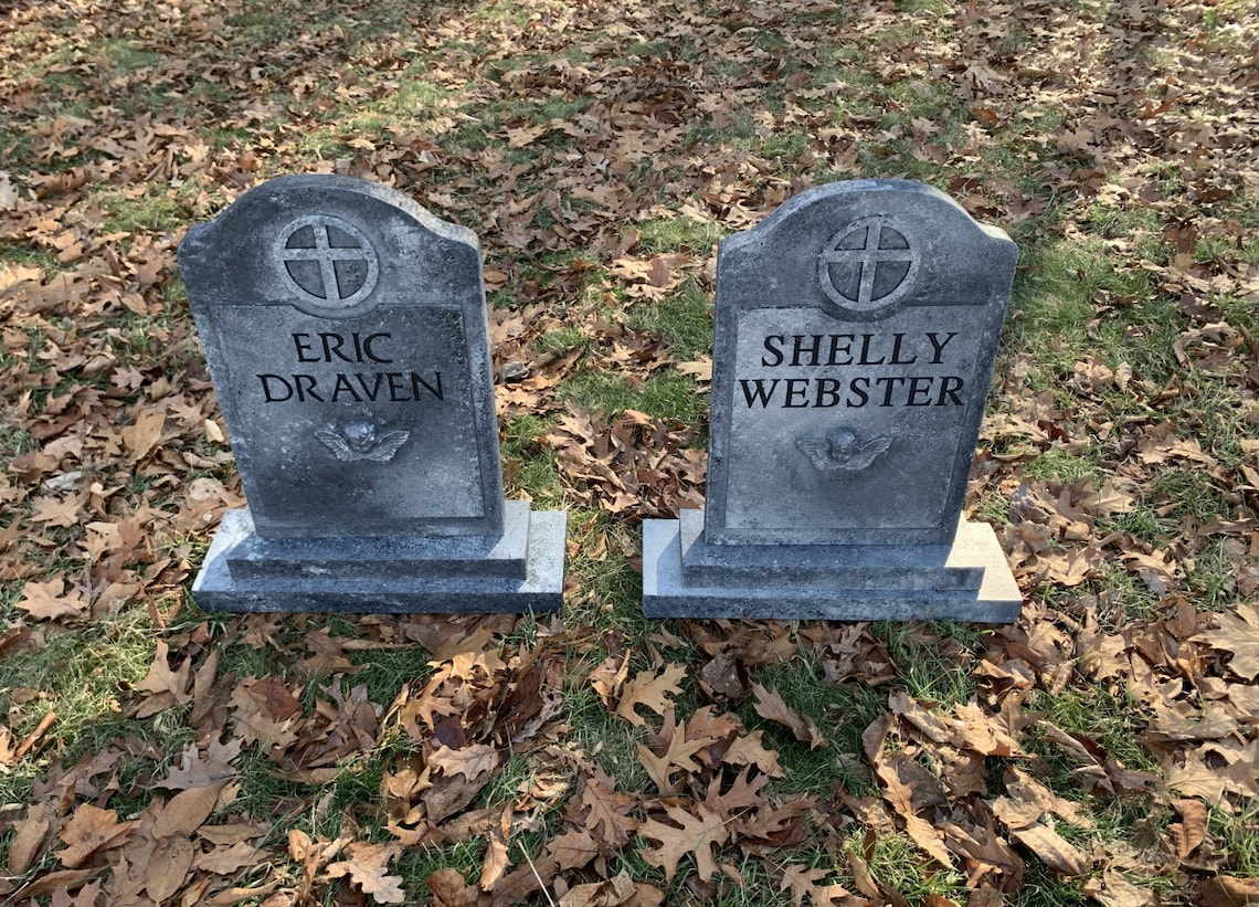 The Crow Eric Draven and Shelly Webster Halloween Tombstones Props ...