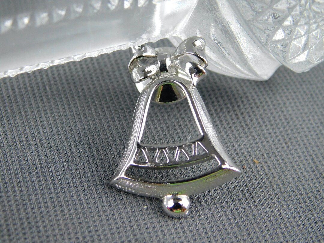 Avon Signed Designer Christmas Bell Lapel Pin Pinback Clutch Pin Unisex ...