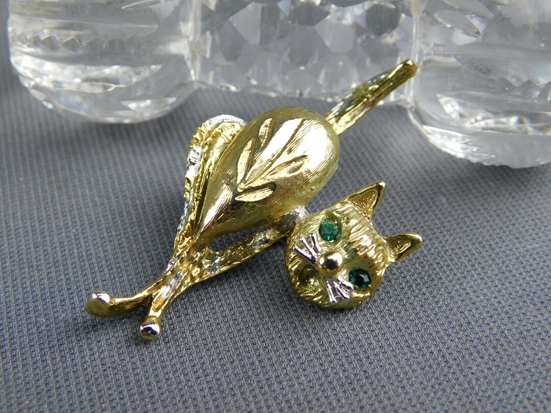 Green Eyed Gold Tone Cat Pin Brooch Unsigned Vintage Playful - Etsy
