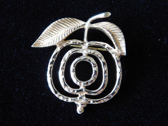 Signed Sarah Coventry Apple Head Flower Pin Brooch Go… - Gem