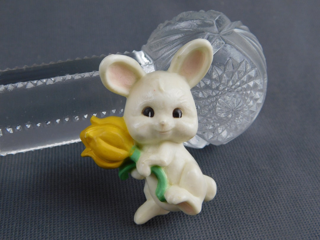 Hallmarks Cards Inc Bunny Rabbit With Tulip Easter Pin Brooch - Etsy