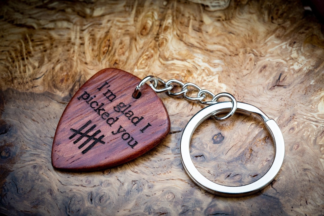 5th Anniversary Wood Guitar Pick Keyring: Personalized Plectrum Gift - Etsy