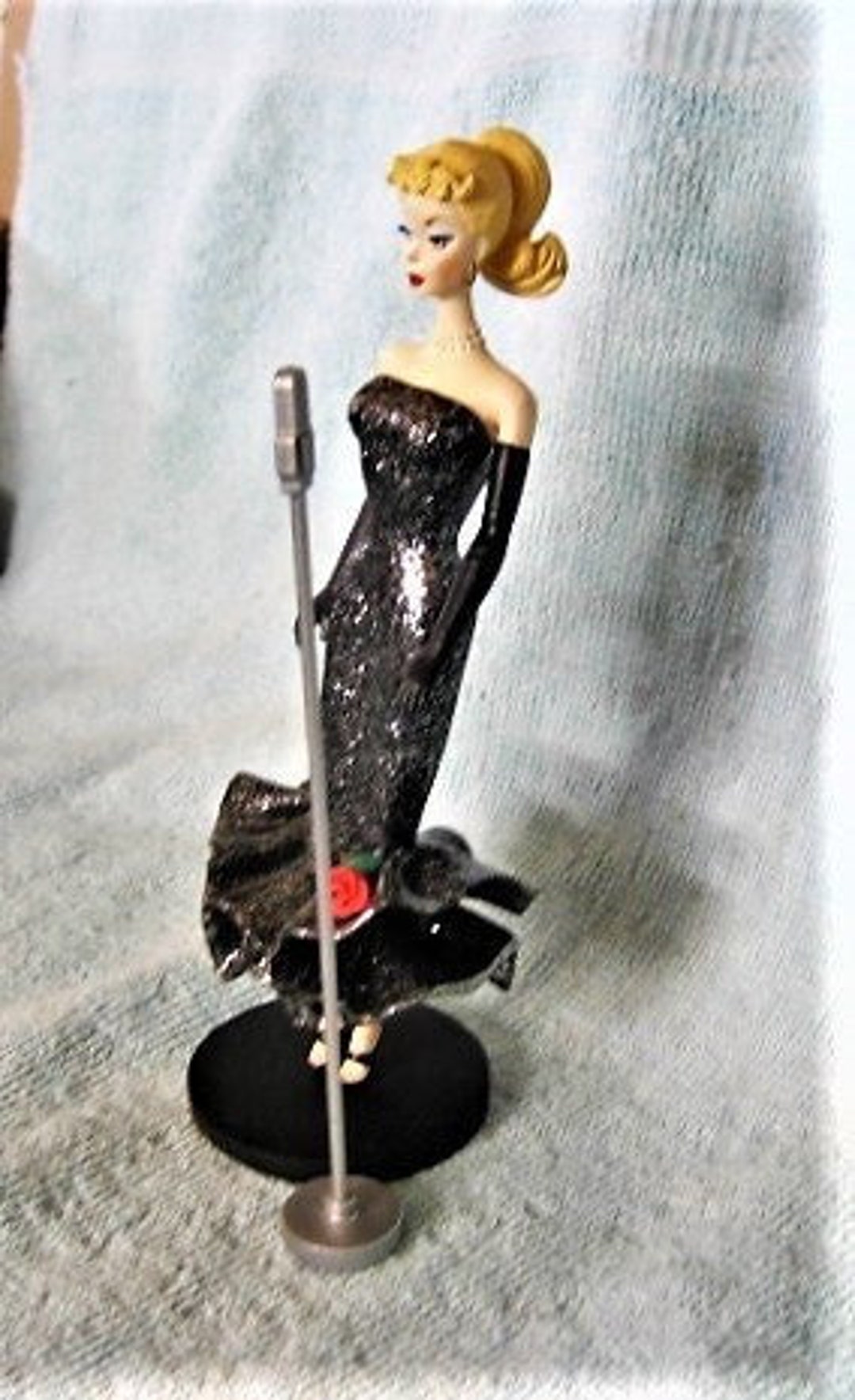Barbie Figurine - Collectible Singer Barbie With Microphone (2 Pieces ...
