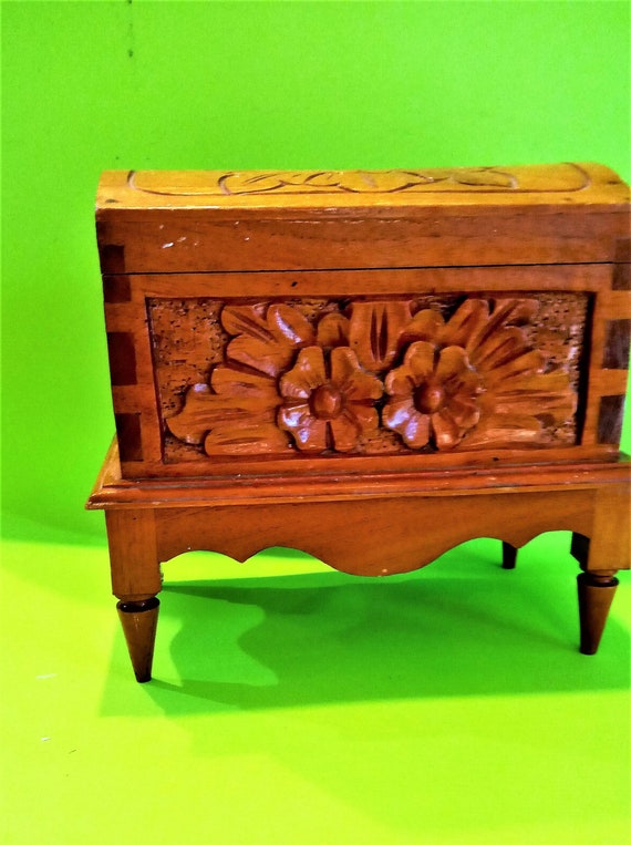 Wooden Box Hinged Lid Gem