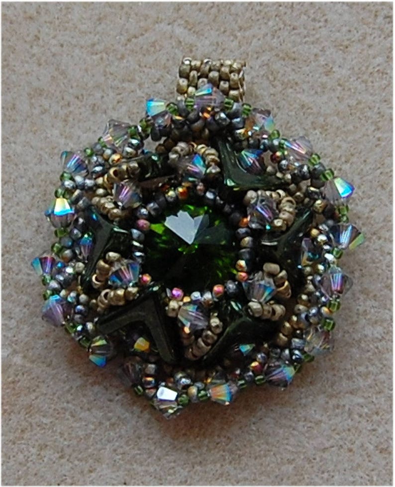 TUTORIAL 'AVA' Pendant', Using a 14mm Rivoli, Seed Beads, and Crystals ...