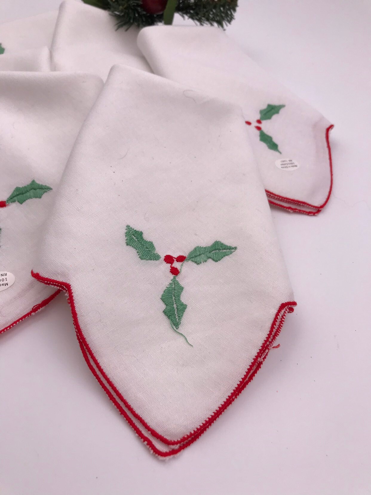 Christmas Cloth Napkins, 6 Vintage Holly cloth napkins red edging ... Christmas Cloth Napkins, 6 Vintage Holly cloth napkins red edging ...