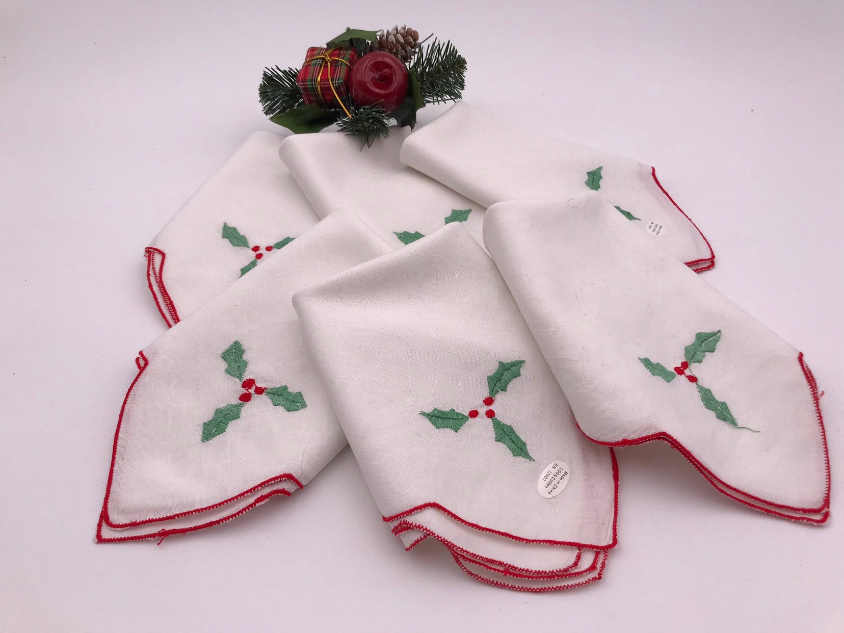 Christmas Cloth Napkins, 6 Vintage Holly cloth napkins red edging ... Christmas Cloth Napkins, 6 Vintage Holly cloth napkins red edging ...