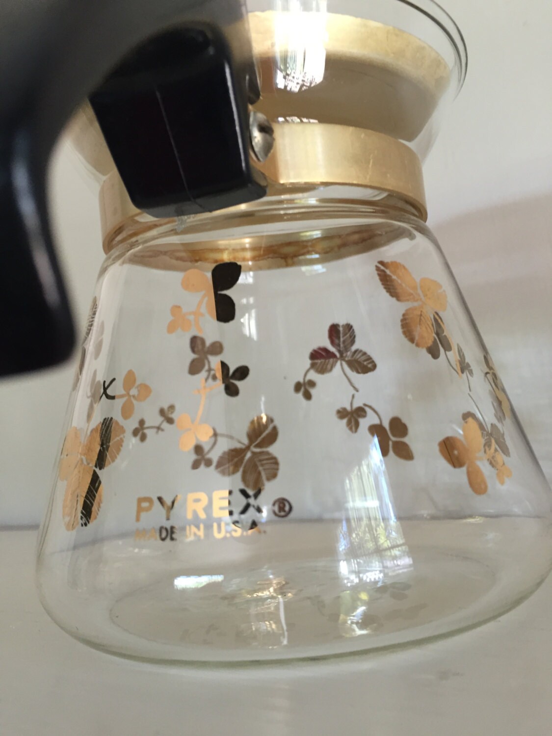 Vintage Pyrex Carafe, Golden Shamrock Carafe with gold lid, Pyrex glass ...