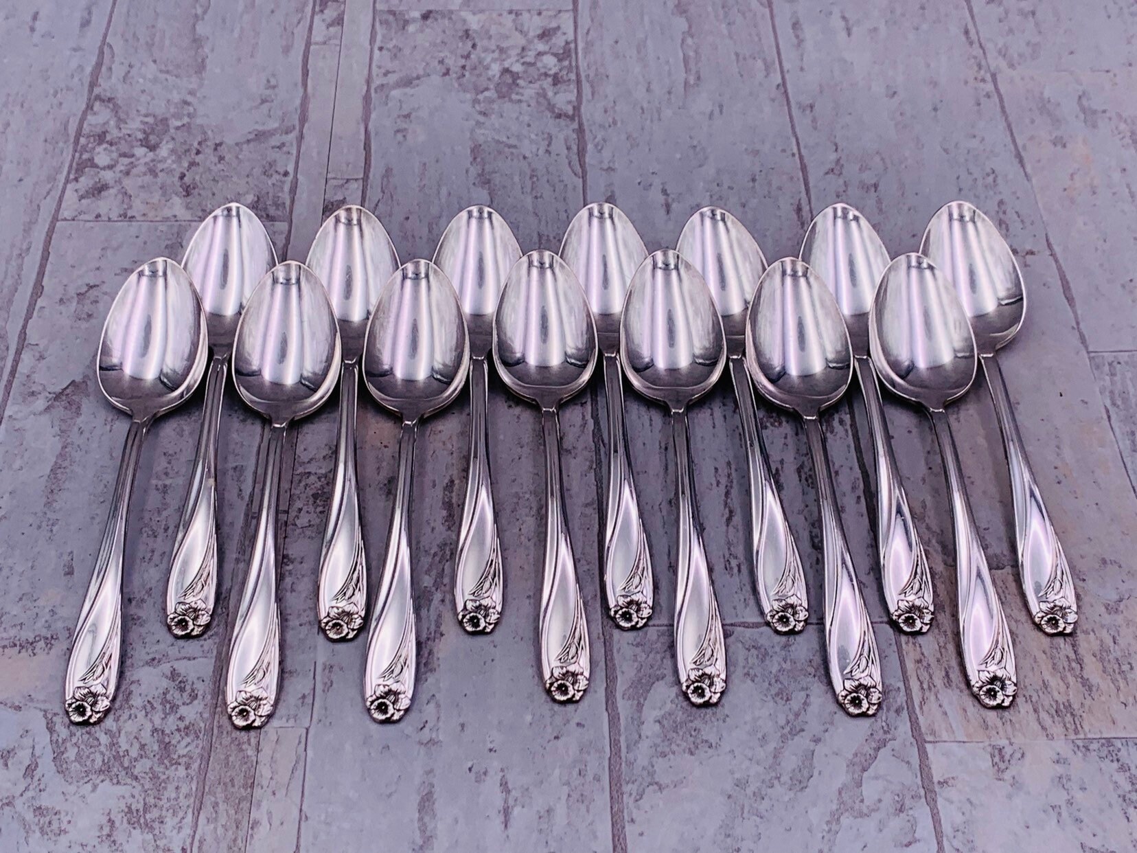 Vintage Daffodil Silverware Set in Silverware Chest, Rogers Bros ...